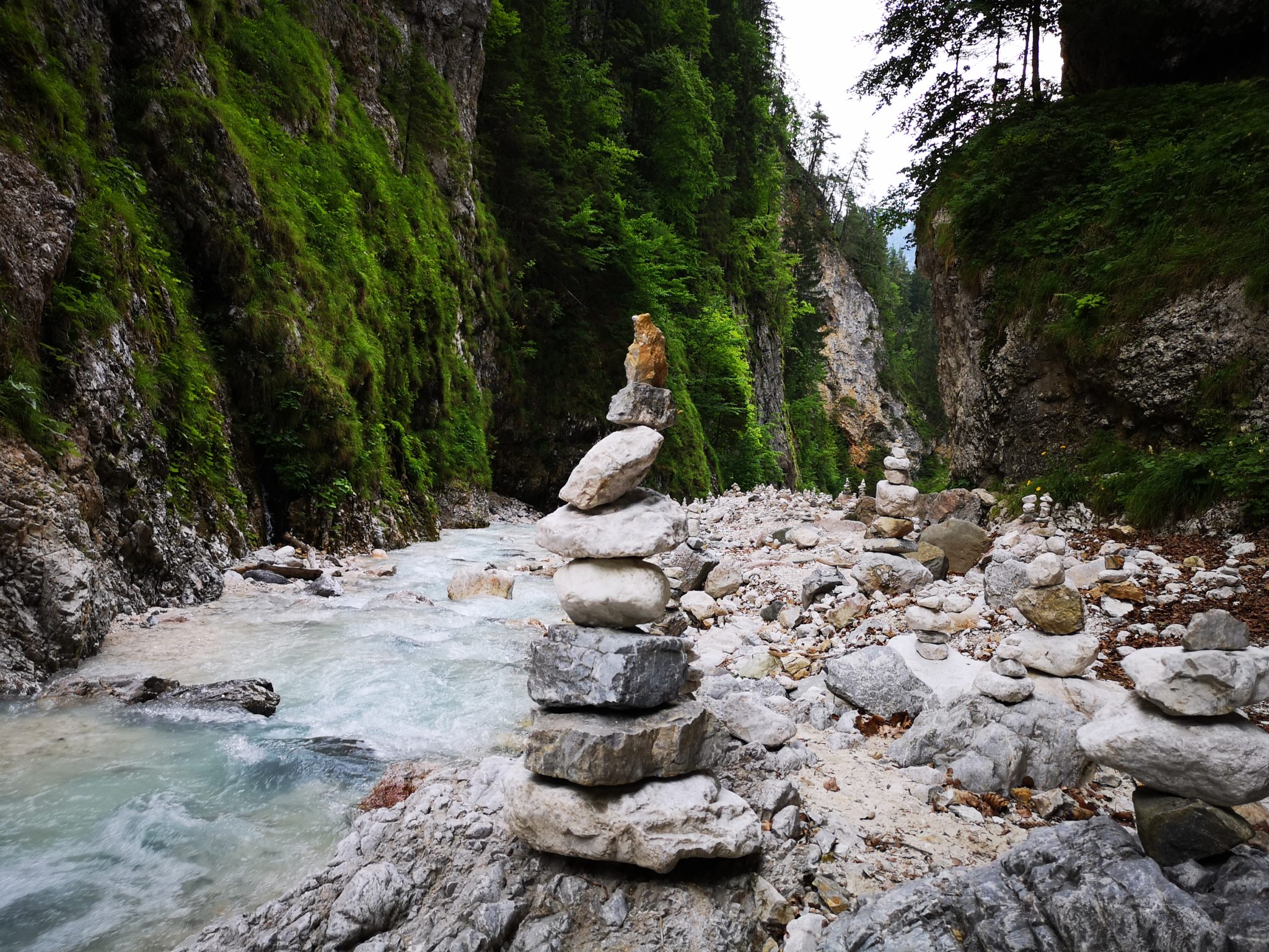 Gozd Martuljek, une belle cascade secrète à explorer. | SLOVENIE SECRETE